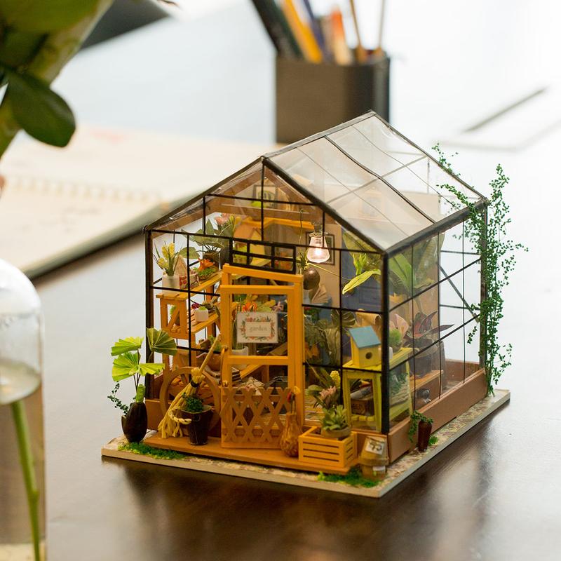 Robotime Miniature Room - Cathy's Flower House – DIY Kits